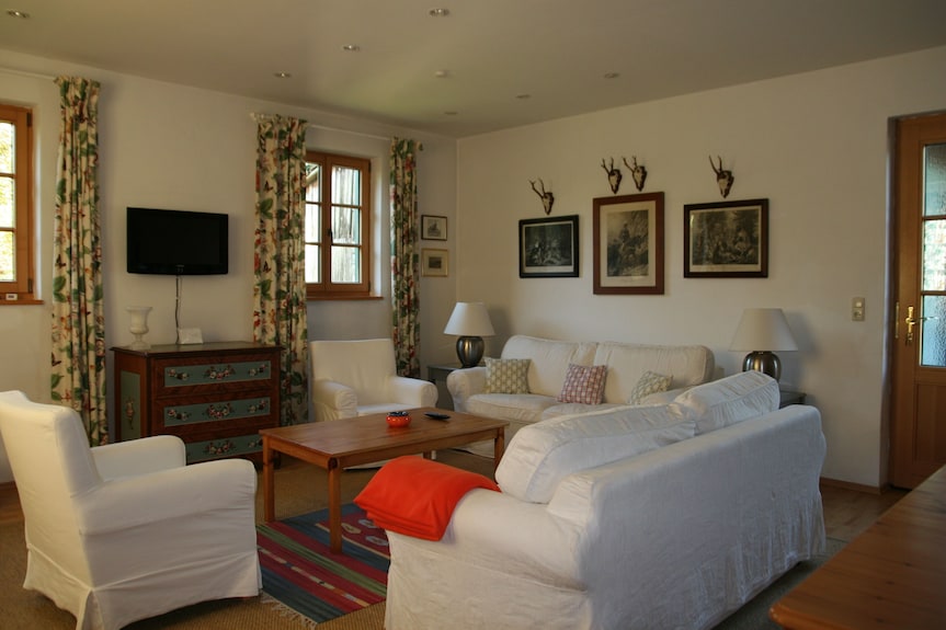 Vacation Apartment With Park-like Garden In A Central Location - Altaussee