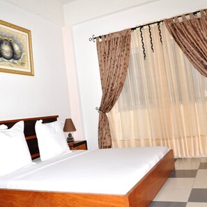 Quarto Superior | Secretária, camas desdobráveis, Wi-fi grátis, roupa de cama fornecida 