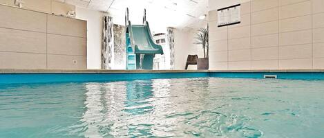 Casa | Piscina | Piscina interna, piscina externa