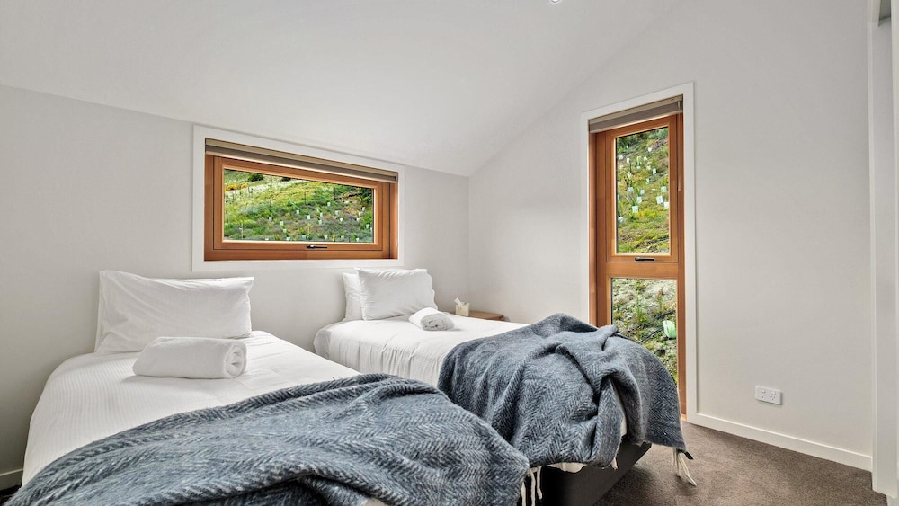 Sicilian Luxury Retreat 2 | Alfresco Dining | Close To Wineries - Arrowtown