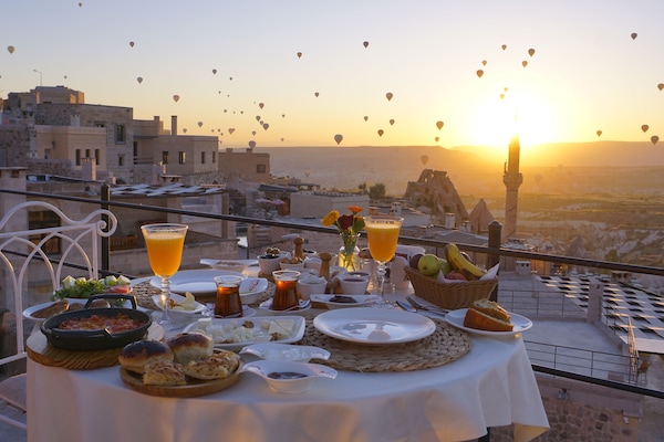 Café da manhã com pratos da culinária local grátis todos os dias