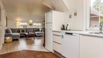 Casa | Cozinha privada | Uma cadeira de bebé