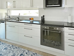 Casa | Cozinha privada | Um frigorífico, um micro-ondas, uma placa de cozinha 