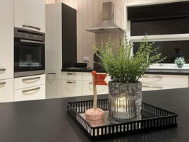 Casa | Cozinha privada | Uma cadeira de bebé 