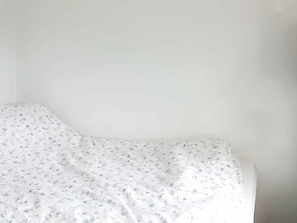 2 quartos, berços/camas para crianças 