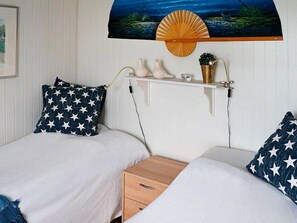1 quarto, com mobília individualizada 