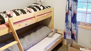 4 quartos, com mobília individualizada 
