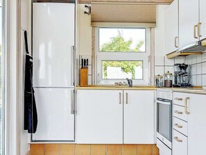 Casa | Cozinha privada | Uma cadeira de bebé 
