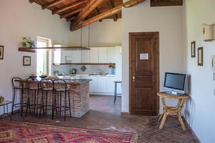 Apartamento, 1 quarto (Salvia) | Cozinha privada | Um frigorífico/congelador grande, um forno, uma placa de cozinha 