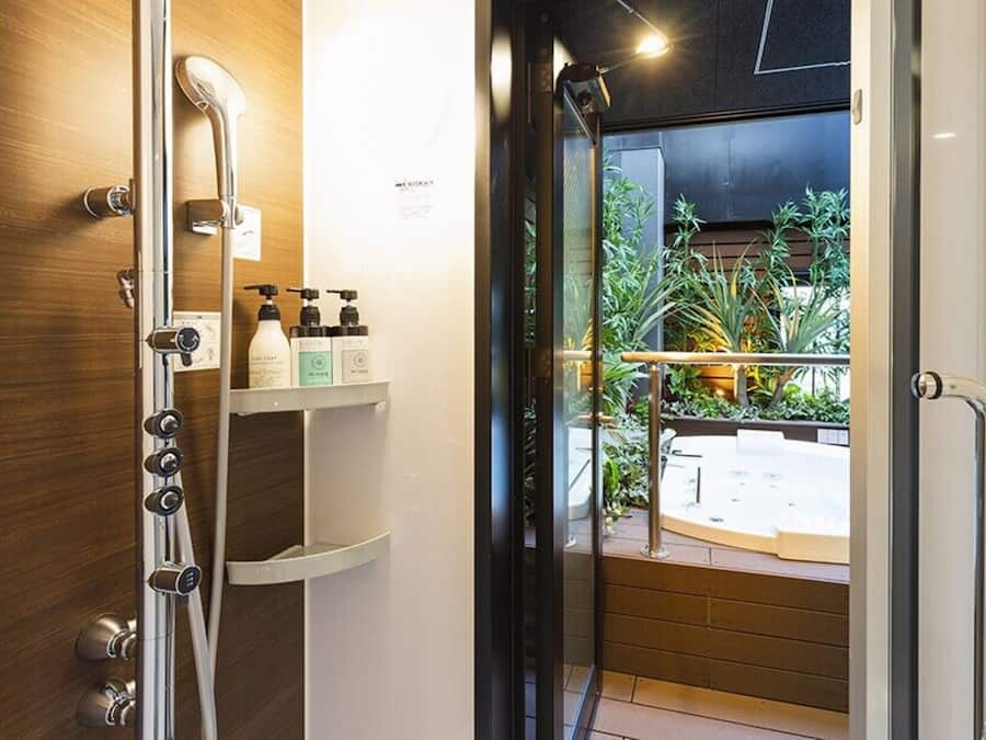 Suíte luxo, para não fumantes (ASYL, Terrace) | Banheiro | Produtos de toalete grátis, secador de cabelo, chinelos