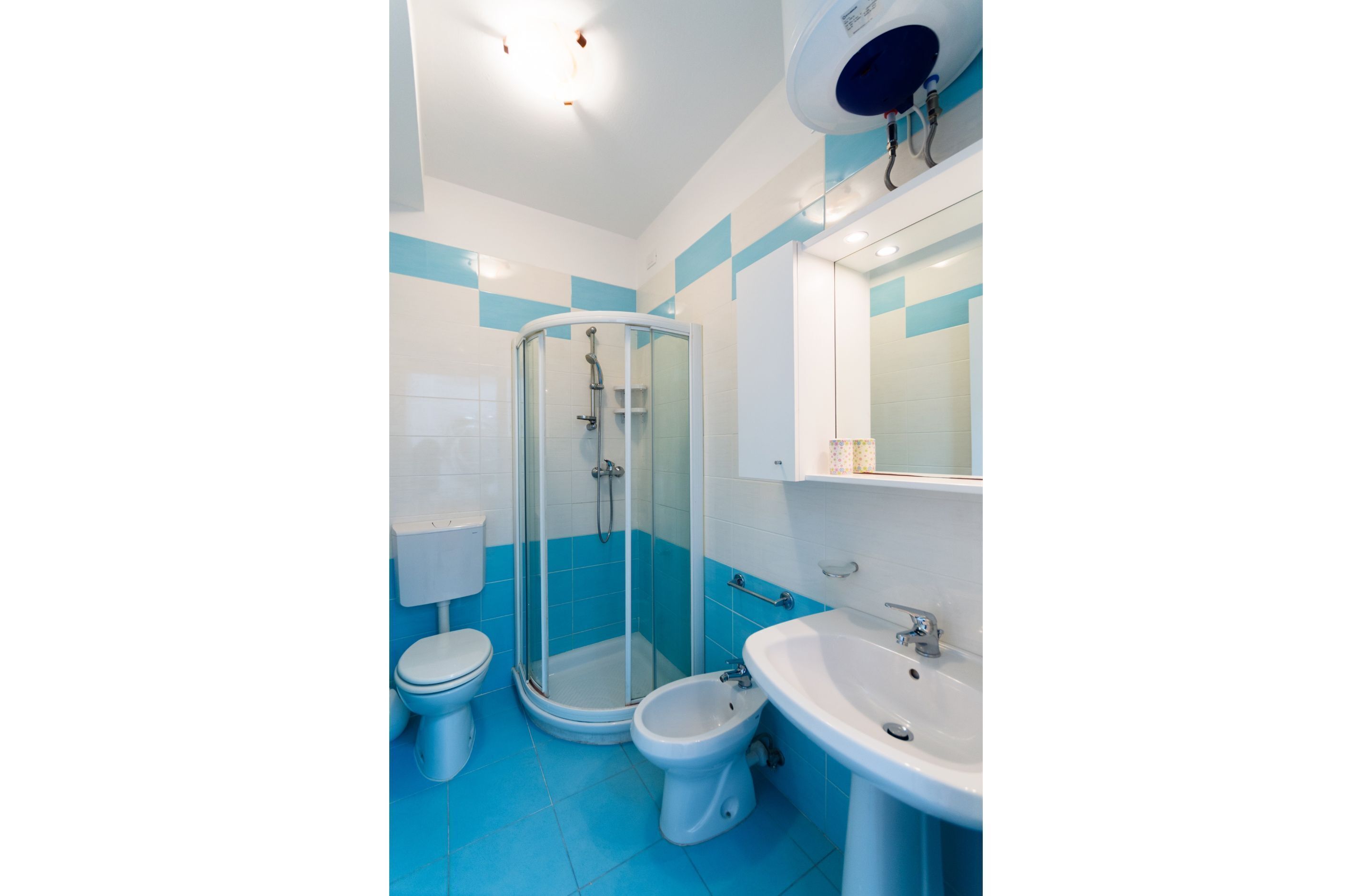 Apartamento, 1 quarto (11A) | Casa de banho | Um polibã, um chuveiro fixo, um bidé 