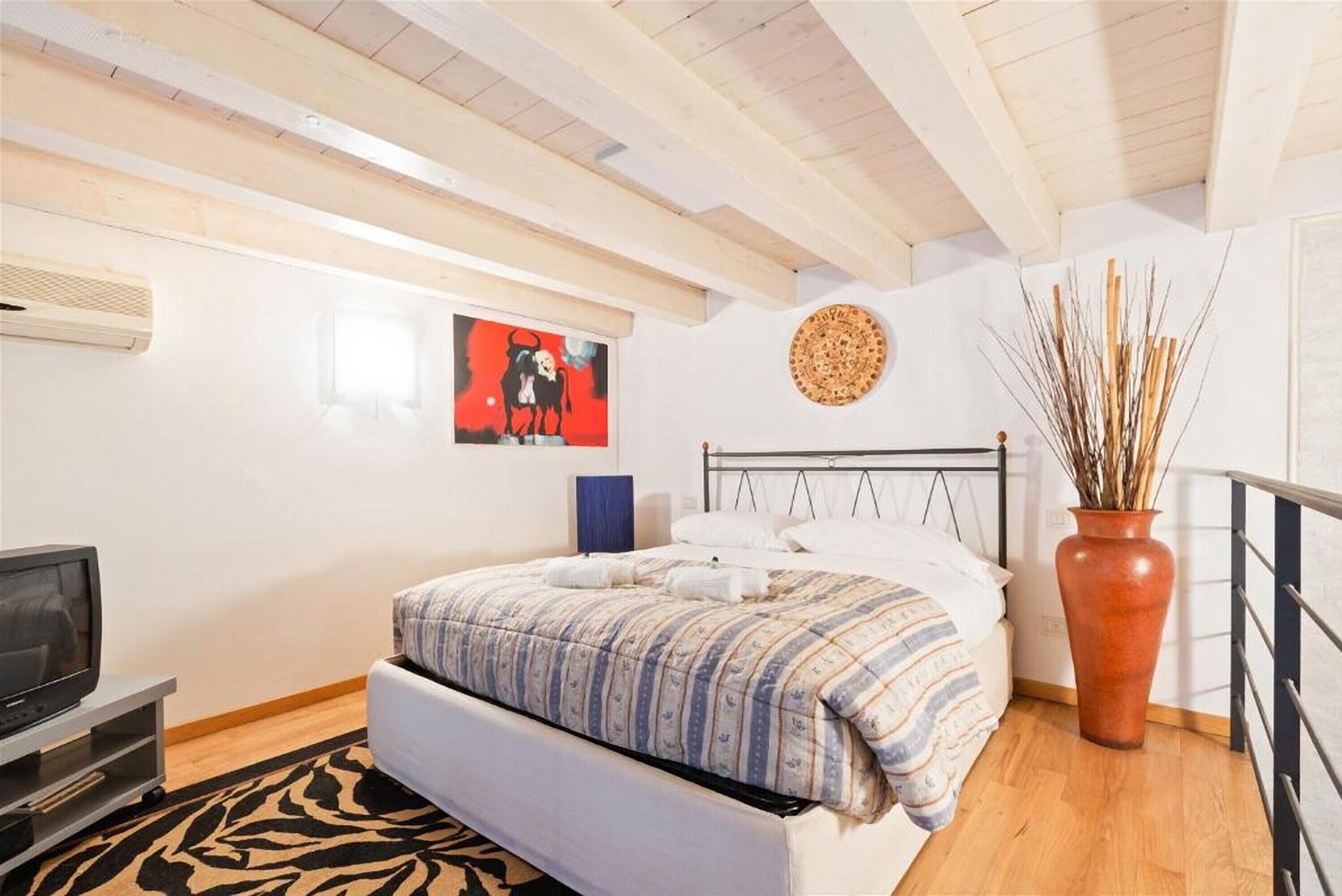 Apartamento, 1 quarto | Sala de estar | TV de ecrã plano 