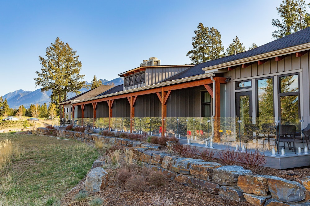 Headwaters Lodge At Eagle Ranch Resort - Banff National Park