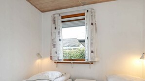 3 quartos, berços/camas para crianças 
