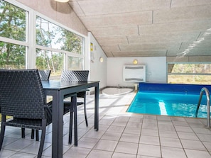 Piscina interior, piscina exterior