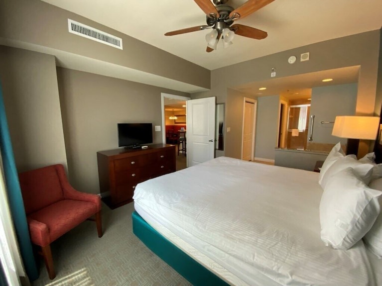 Luxurious Club Wyndham National Harbor, 2 Bedroom Deluxe Suite - Washington D.C., DC