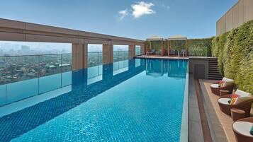 Piscina exterior, toldos gratuitos, guarda-sóis