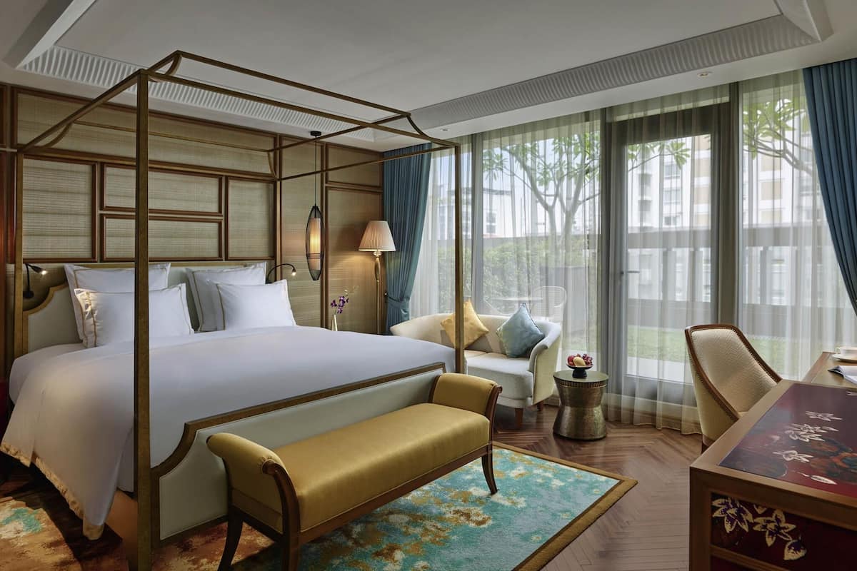Quarto Executivo, 1 cama king-size, acesso ao Club Lounge (High Floor) | Roupa hipoalergénica, cofre no quarto, secretária