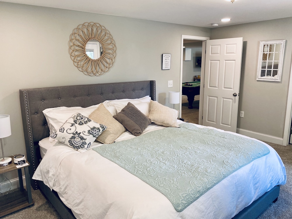 Luxurious Private Suite With King-sized Bed, Patio, And Massage Chair! - Hendersonville, TN
