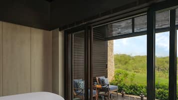 Banheira de hidromassagem interior