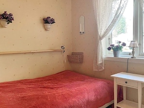 3 quartos, com mobília individualizada, roupa de cama fornecida 