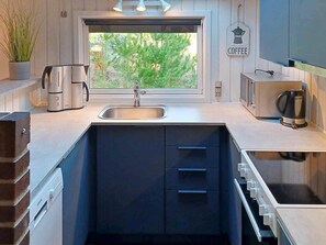 Casa | Cozinha privada | Uma cadeira de bebé 