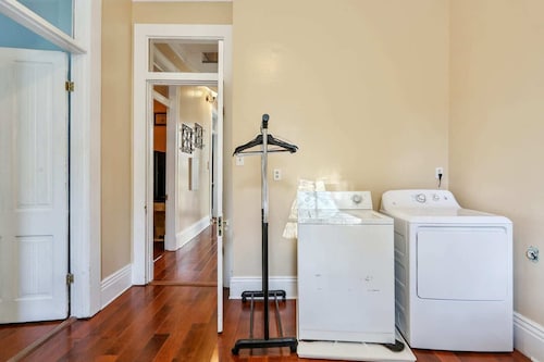 Enormous Convenient Sunny Garden District Home - New Orleans, LA