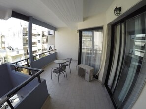 Quarto Triplo | Cofre no quarto, secretária, cortinas/cortinados opacos 
