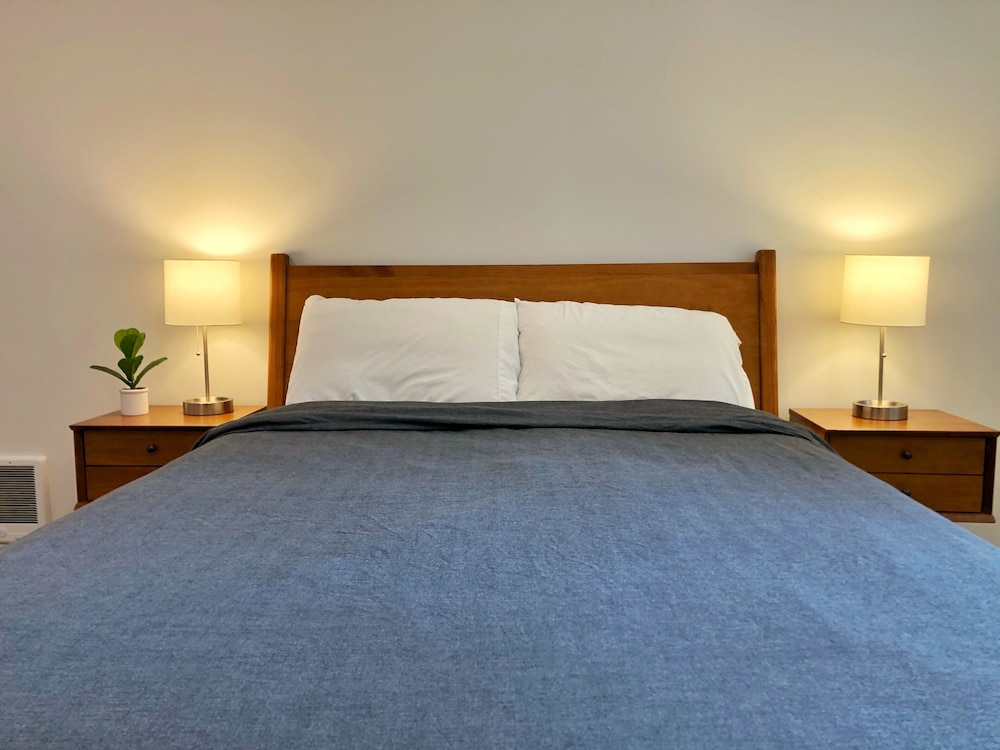 Spacious Maple Leaf Guest Suite - Seattle