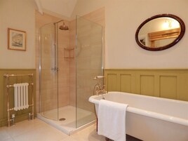Quarto casal (Bellevue Four Poster) | Banheiro | Roupões de banho, toalhas de banho