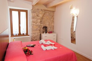 Apartamento Familiar, 2 quartos, 2 casas de banho, junto à montanha (Appartamento Malù Morgana) | 2 quartos, ferro/tábua de engomar, Wi-fi grátis