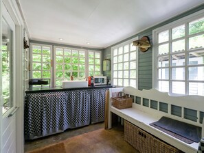 Casa | Cozinha privada | Uma cadeira de bebé 