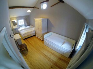 Casa | 15 quartos, com mobília individualizada, roupa de cama fornecida 