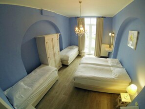 Casa | 15 quartos, com mobília individualizada, roupa de cama fornecida 