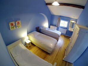 Casa | 15 quartos, com mobília individualizada, roupa de cama fornecida 