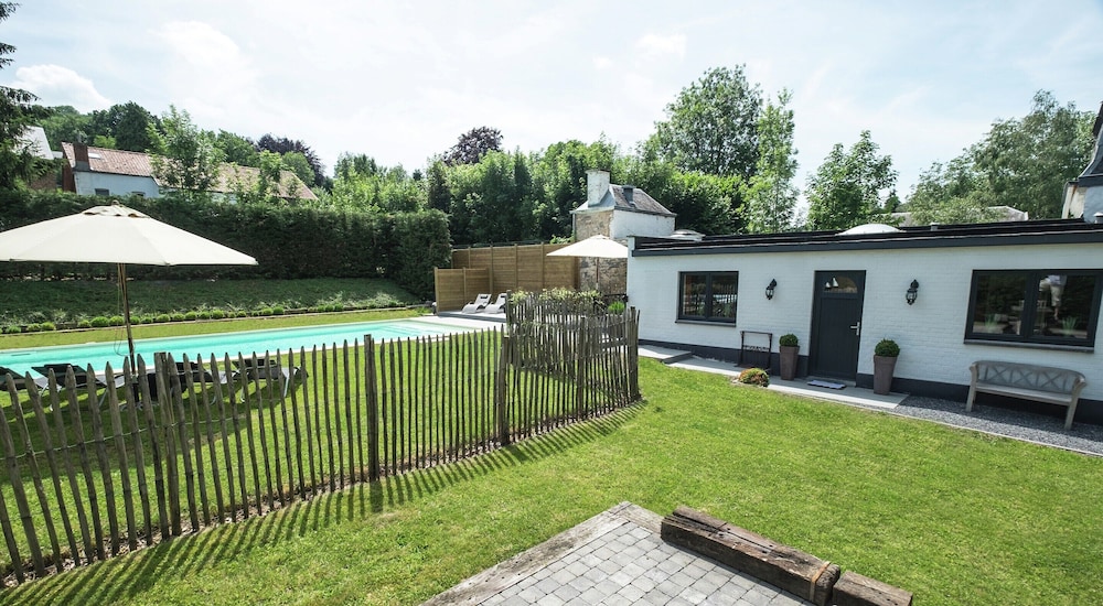Stylish Mansion In Hastiere With Swimming Pool - Hastière
