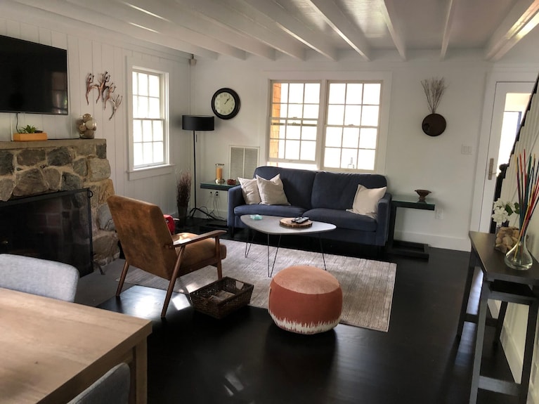 Newly Renovated 3 Bedroom Cottage By Best Bay Beach - Long Island, NY