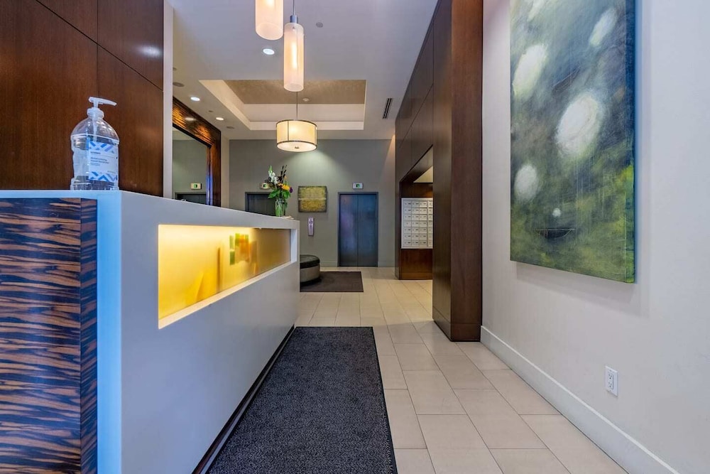 Penthouse Above Pike Place Market +Target, Parking, 100 Walk Score - Ballard - Seattle