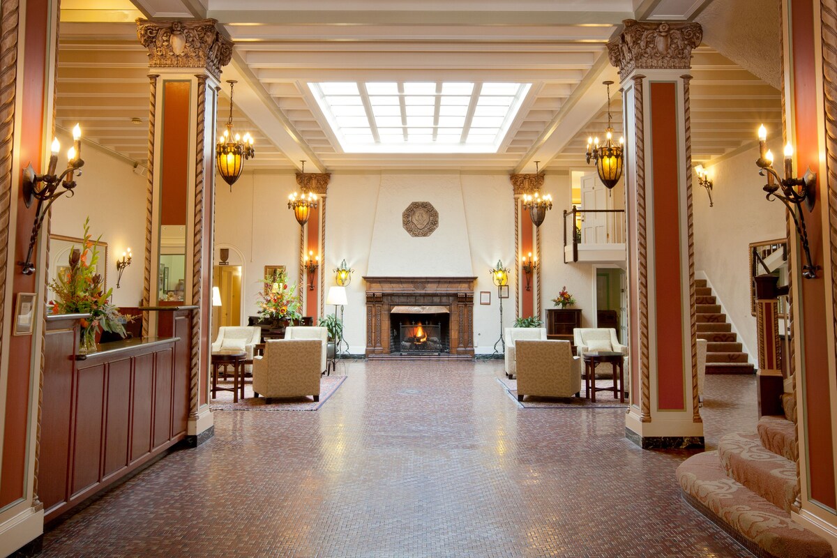 The Cardinal Hotel Reviews, Deals & Photos 2026 - Expedia