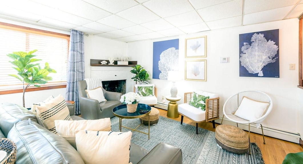 This Townhouse Is A 3 Bedroom(s), 1 Bathrooms, Located In Narragansett, Ri. - Roger Wheeler State Beach, RI