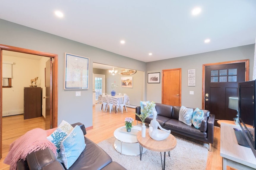 Family-friendly Fun; Fantastic Outdoor Seating And Deck Area With Gas Grill, Outdoor Showers - Rhode Island