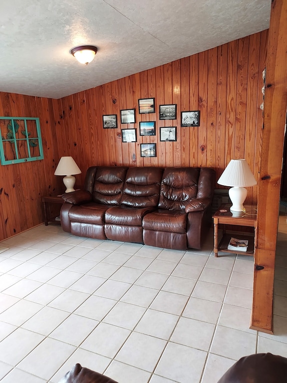 Cozy Cabin Directly On Beautiful Lake Martin - Lake Martin, AL