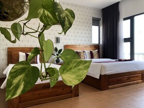 Quarto Triplo Standard | Roupa de alta qualidade, minibar, secretária