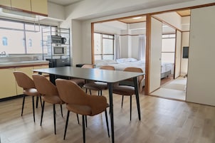 Apartamento Familiar, 3 quartos, não fumadores, Vista para a cidade | Edredões de penas, berços/camas para crianças grátis, Wi-fi grátis 
