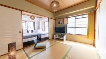 Apartamento (301) | 2 quartos, edredões de penas, berços/camas para crianças grátis