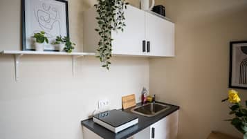 Quarto Individual Comfort | Cozinha privada | Uma chaleira elétrica