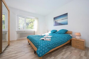 Apartamento família, 2 quartos, sacada (On the Lake 2BR with Garage in Porto) | 2 quartos, ferros/tábuas de passar roupa, Wi-Fi