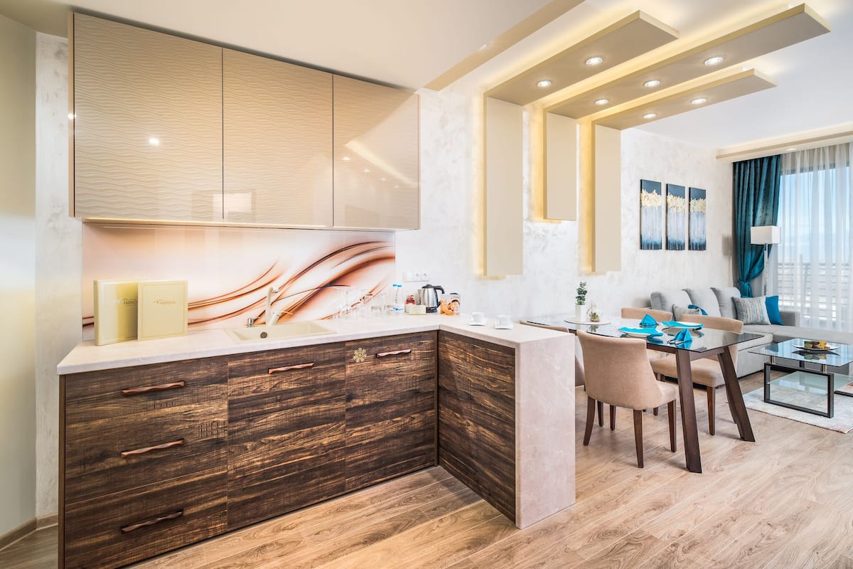 Apartamento Deluxe, varanda | Refeições no quarto