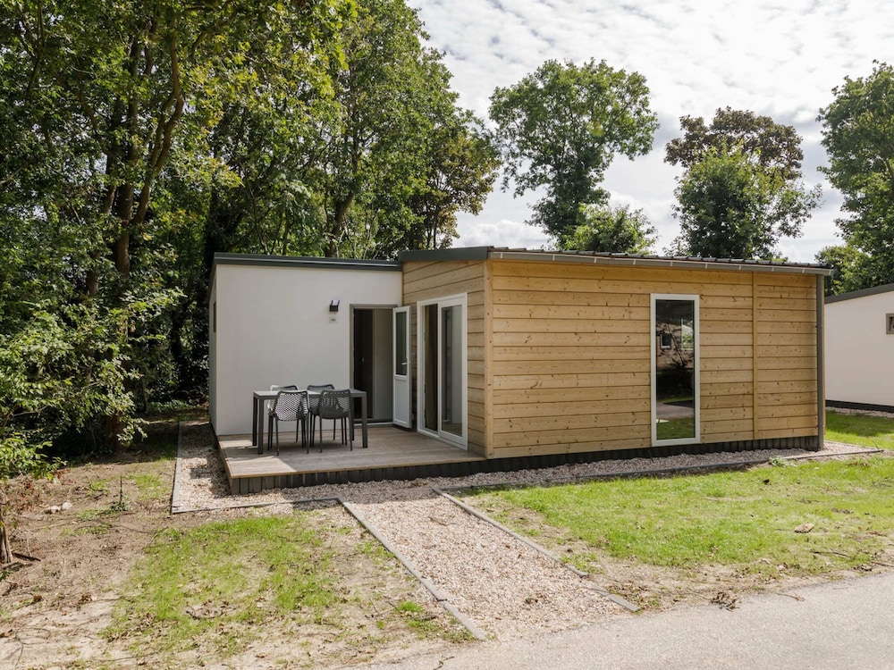 Comfortable Chalet With Two Bathrooms Near The Beach - Den Haag