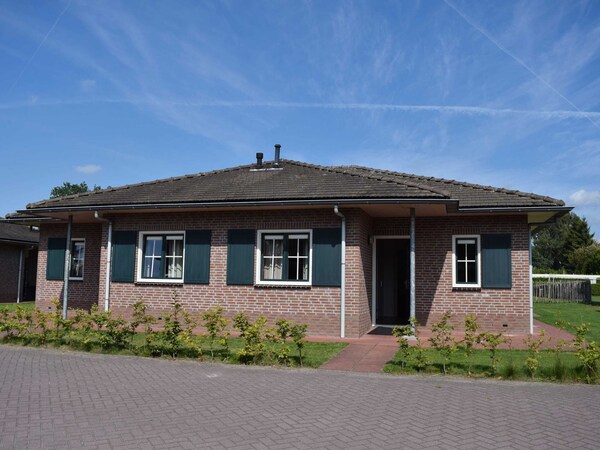 Detached Bungalow With Decorative Fireplace Near Veluwe - Nijkerk